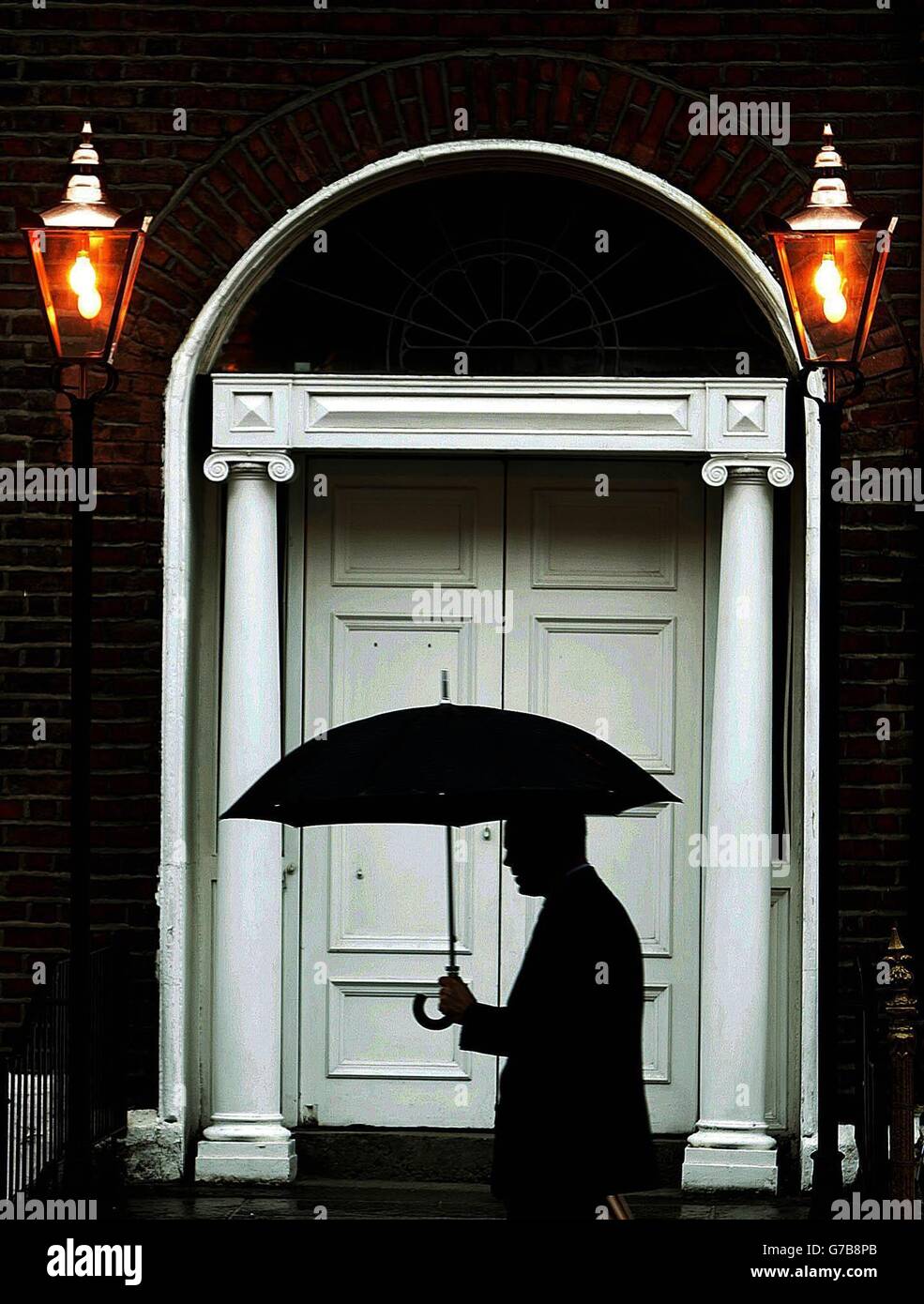 Street lamplit hi-res stock photography and images - Alamy