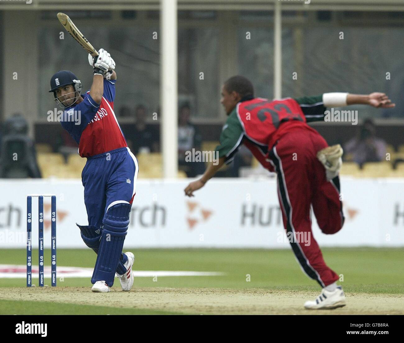 EDITORIAL USE ONLY. NO MOBILE PHONE USE. England's Vikram Solanki ...