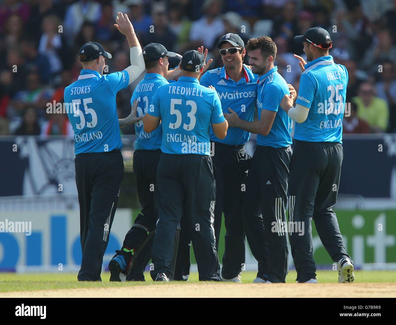 India captain virat kohli celebrates after hi-res stock photography and ...