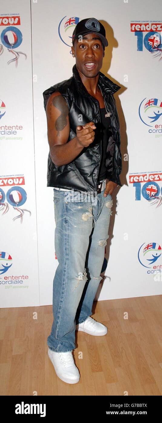 Singer simon webbe hi-res stock photography and images - Alamy