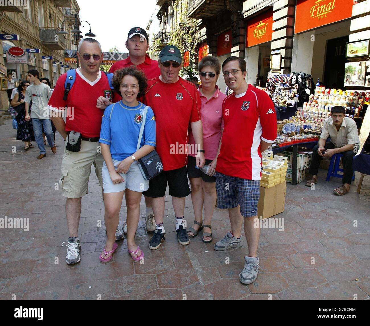 Welsh football fans hi-res stock photography and images - Alamy