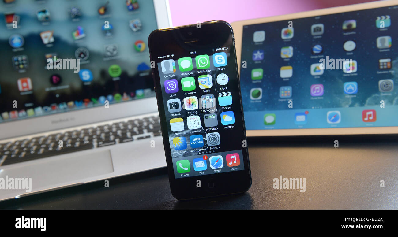 Iphone stock applications hi-res stock photography and images - Alamy