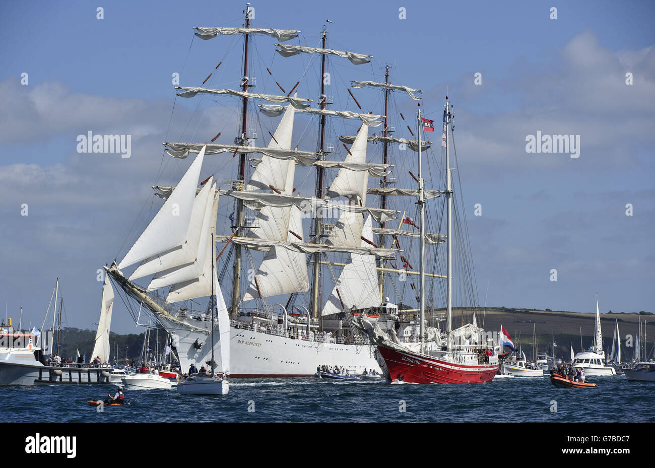 Sail training ship dar mlodziezy hi-res stock photography and images ...