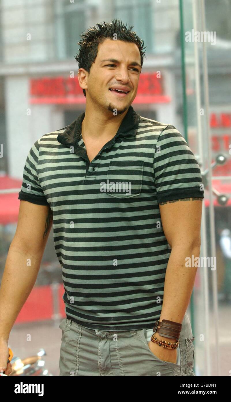 Singer Peter Andre during his guest appearance on MTV's TRL - Total ...
