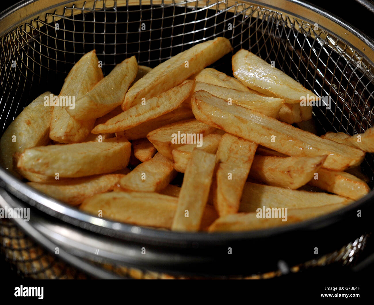 Homemade chips being cooked in a household fat fryer Stock Photo - Alamy