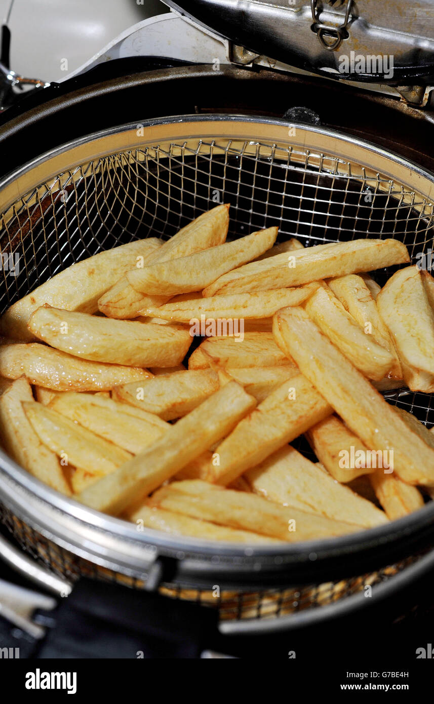 Homemade chips being cooked in a household fat fryer Stock Photo - Alamy