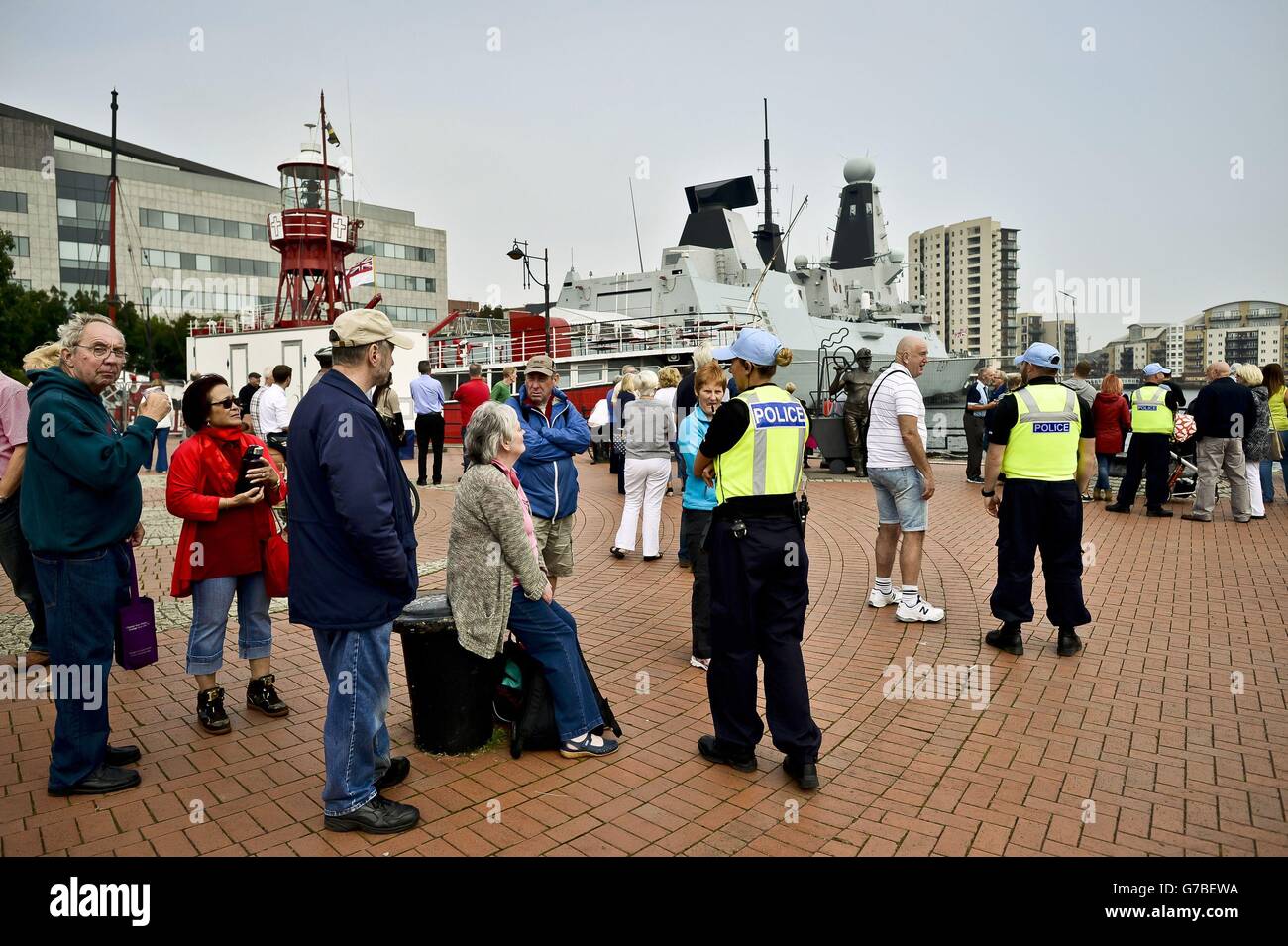 Police presence near hms duncan hi-res stock photography and images - Alamy