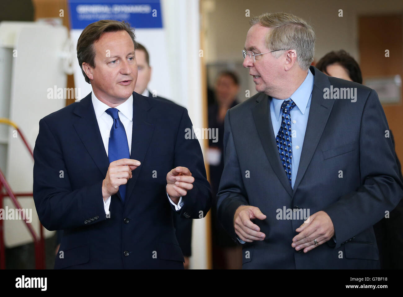 Prime Minister David Cameron talks with Vice President of General ...
