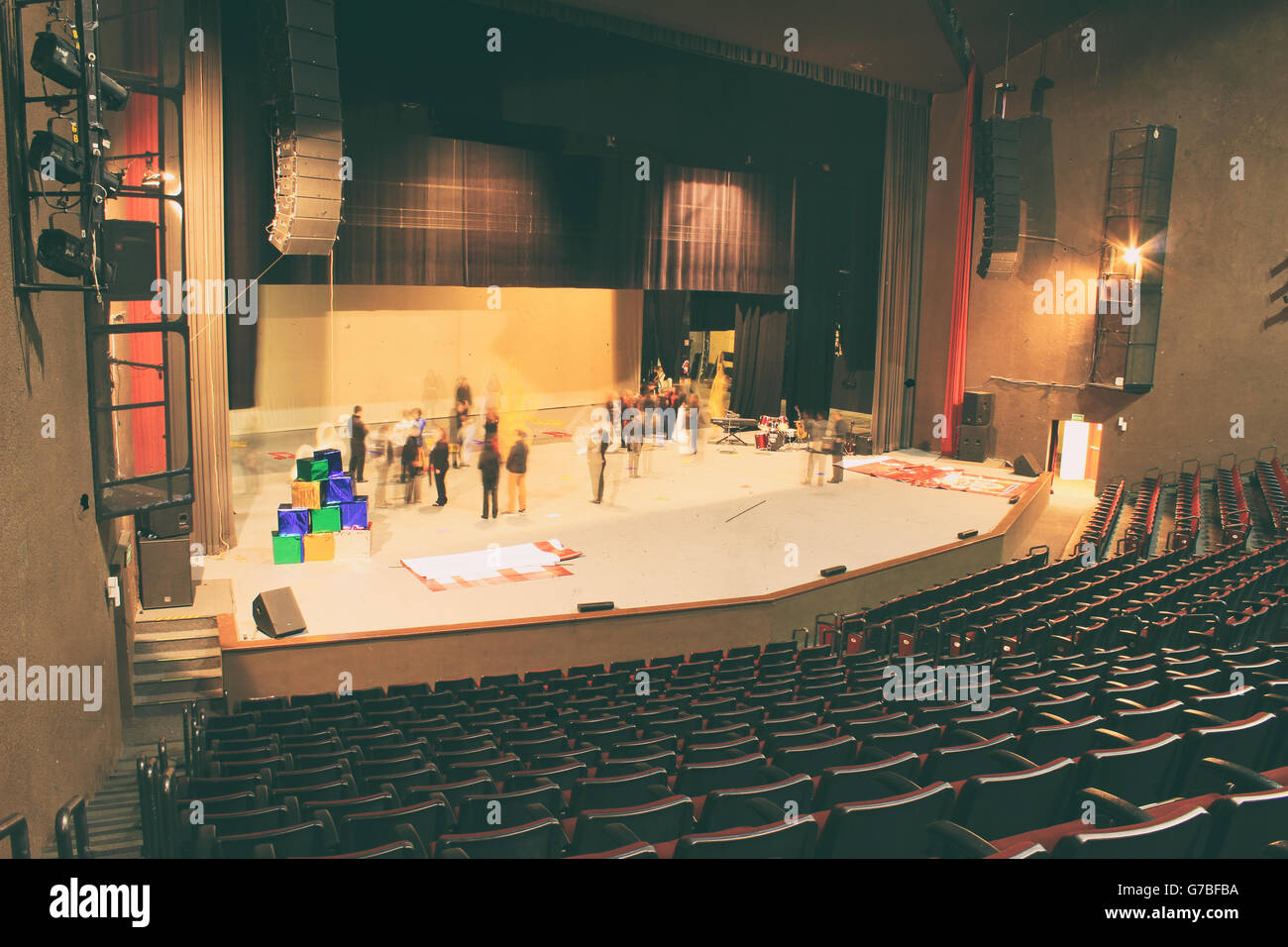 Photograph of an empty theater with red seats Stock Photo - Alamy