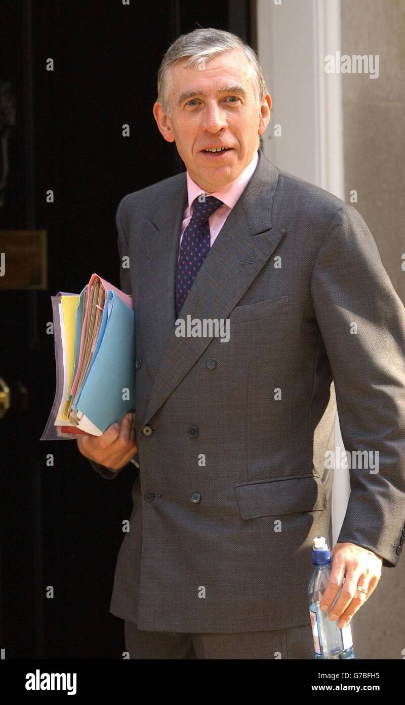 Jack straw arrives for cabinet meeting at 10 downing street hi-res ...