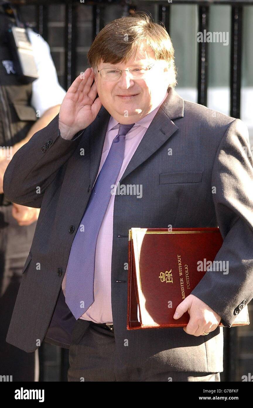 Ian mccartney mp arrives at londons 10 downing street hi-res stock ...