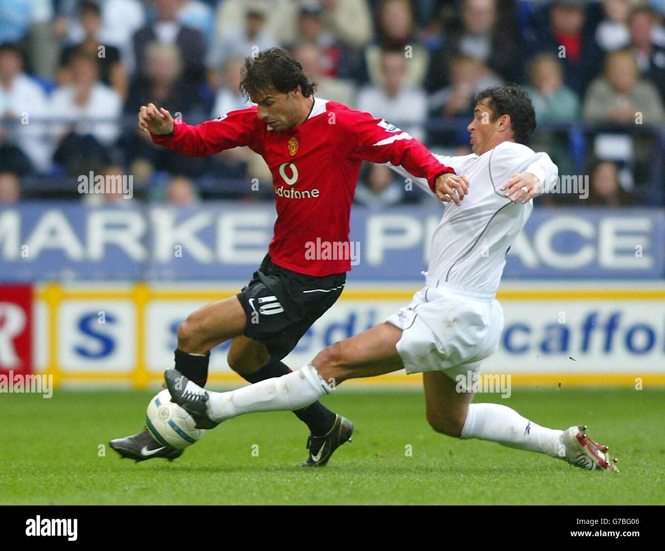Bolton wanderers gary speed challenges manchester uniteds ruud van ...