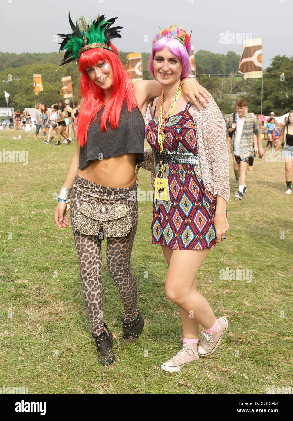 Festival goers in fancy dress bestival hi-res stock photography and ...