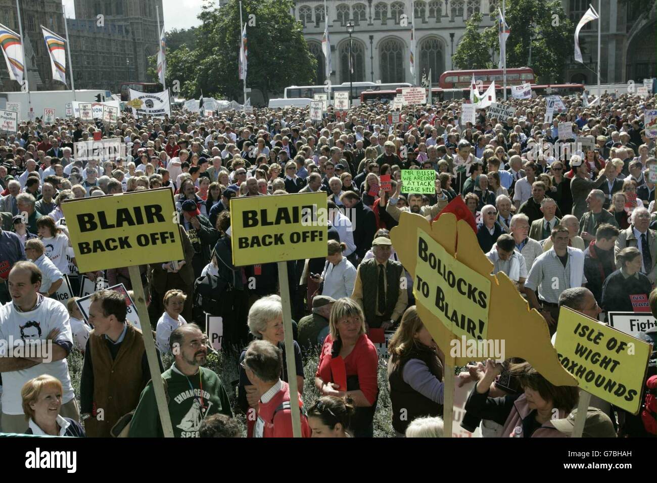 Fox hunting ban 2004 hi-res stock photography and images - Alamy
