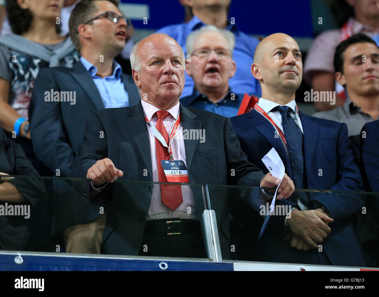 Football Association chairman Greg Dyke (left) and Arsenal chief ...