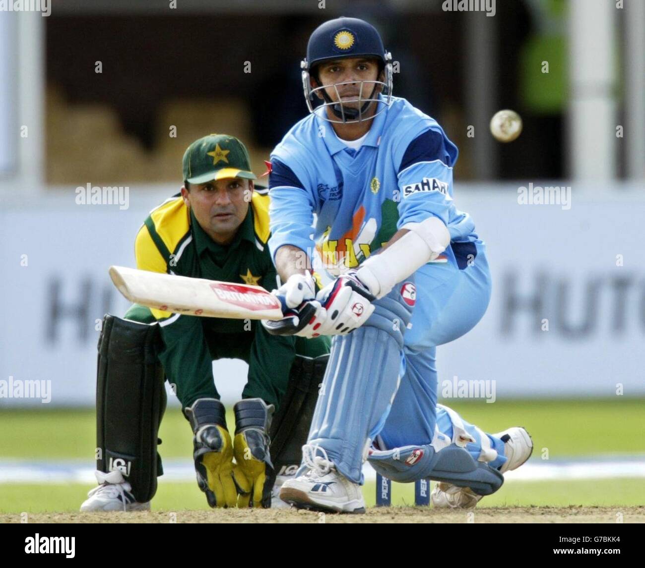 Wicketkeeper rahul dravid hi-res stock photography and images - Alamy
