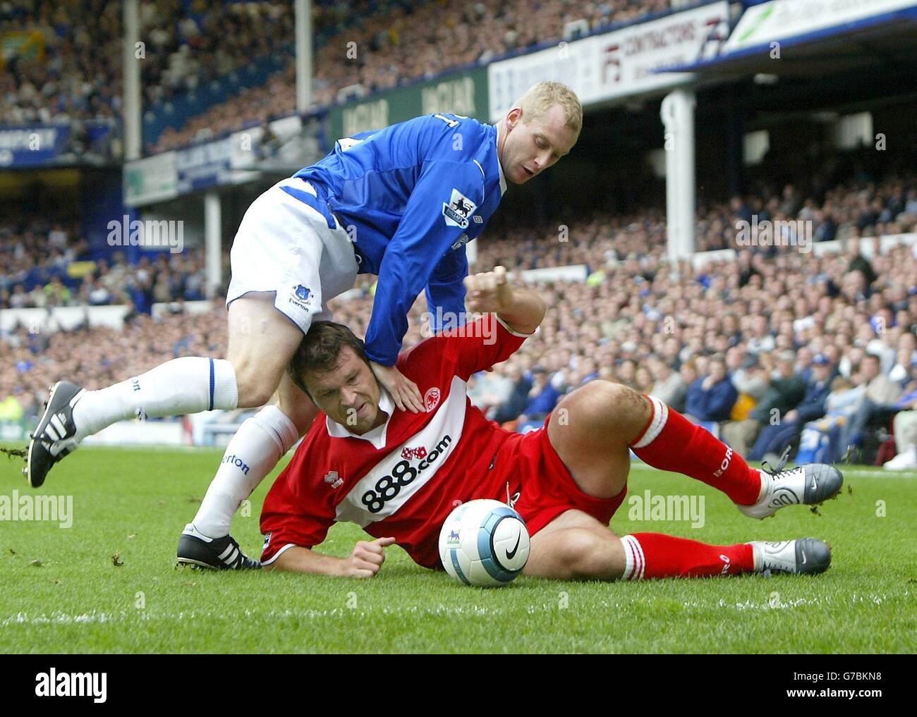 Middlesbroughs mark viduka battles with evertons tony hibbert hi-res ...