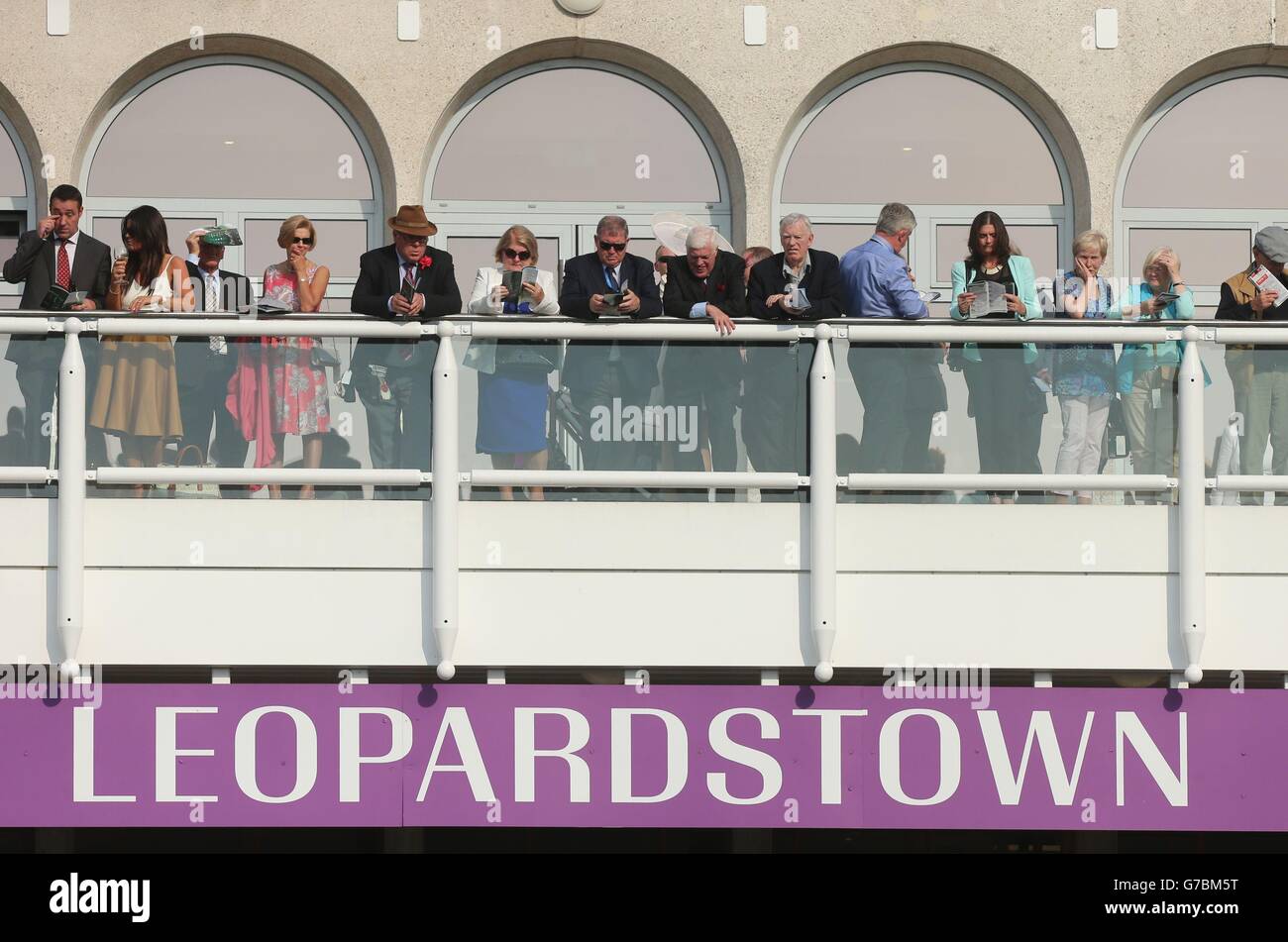 Leopardstown racecourse stands hi-res stock photography and images - Alamy