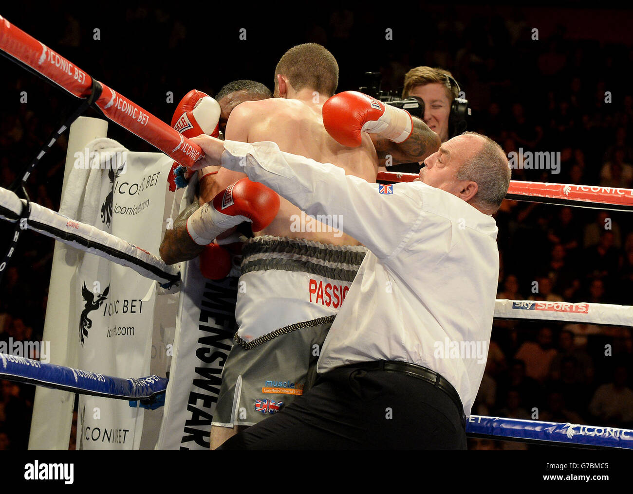 The referee intervenes to stop the Welterweight bout between Denton ...