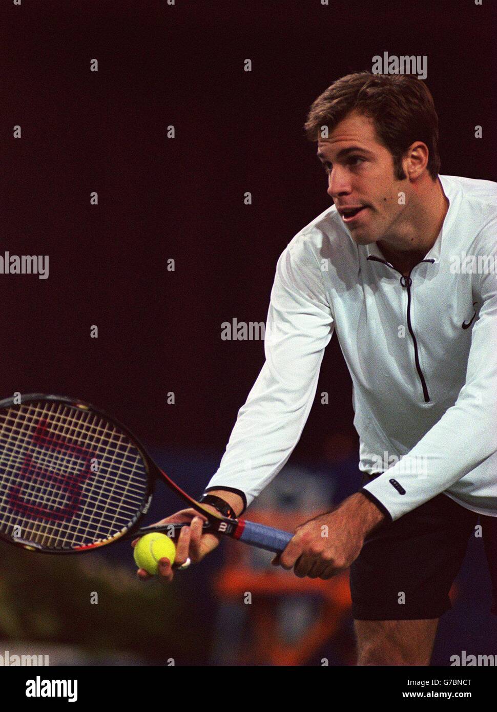 Greg rusedski prepares to serve hi-res stock photography and images - Alamy