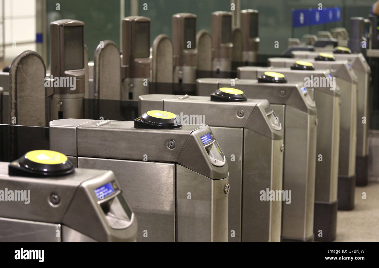 London undergorund stock. Ticket barriers at Canary Wharf underground ...
