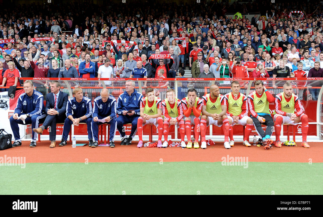 Football bench tpicswire hi-res stock photography and images - Alamy