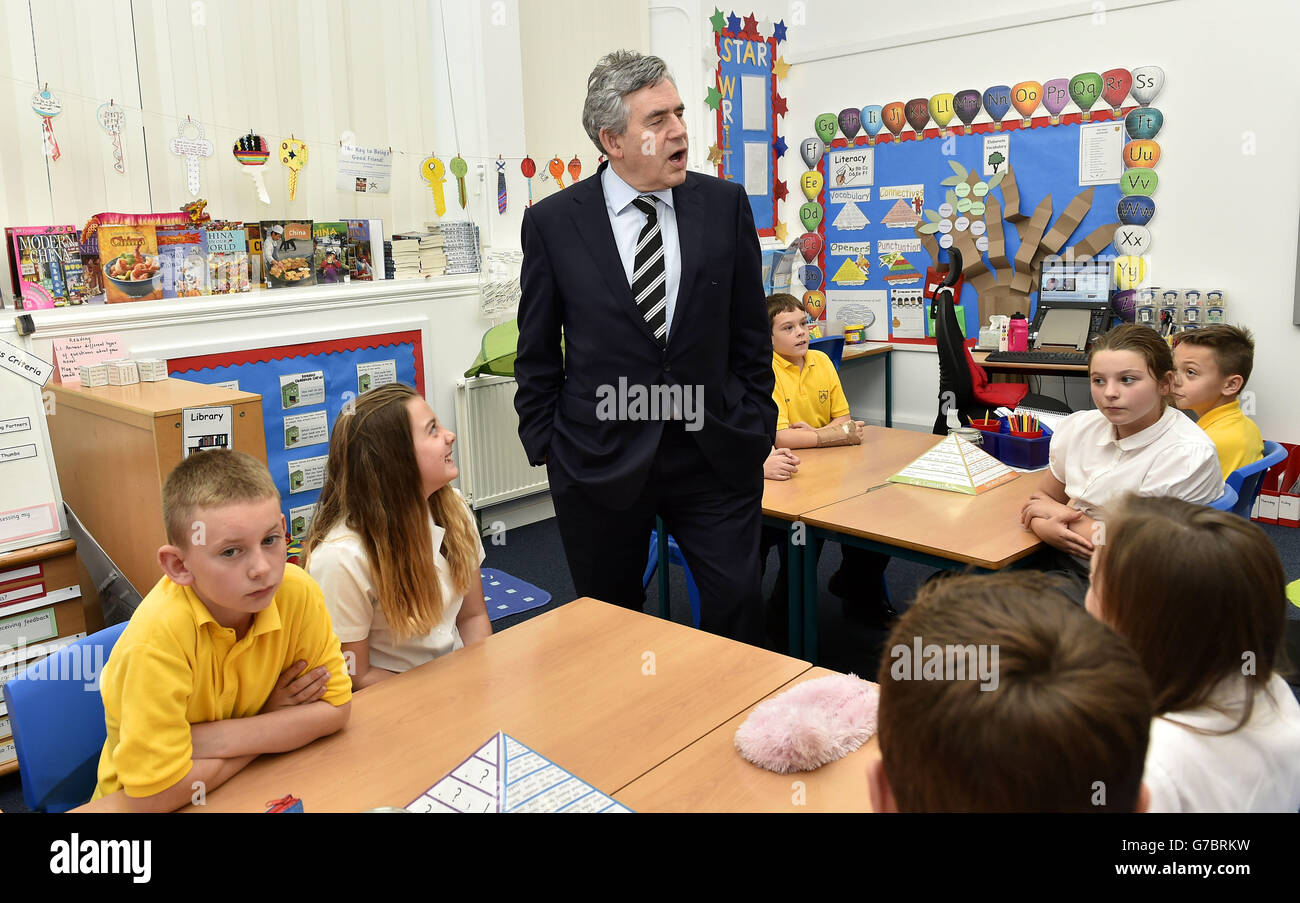 Former Prime Minister Gordon Brown meets pupils at Kelty Primary school ...
