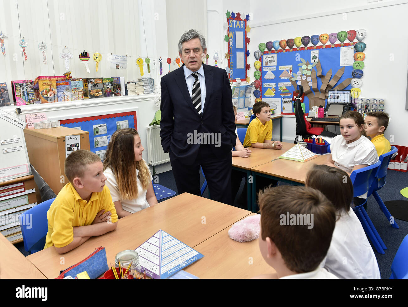 Former Prime Minister Gordon Brown meets pupils at Kelty Primary school ...