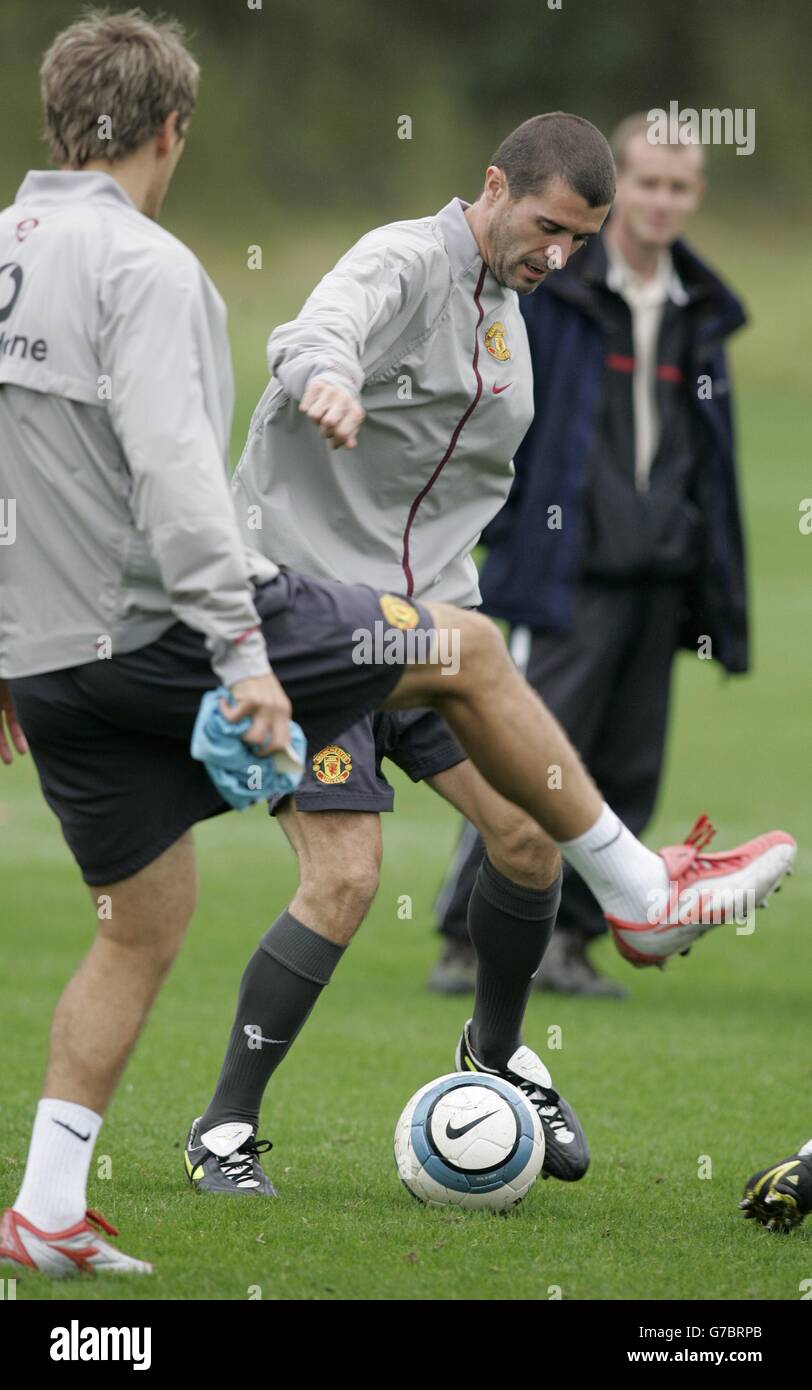 Sport football training action roy keane hi-res stock photography and ...