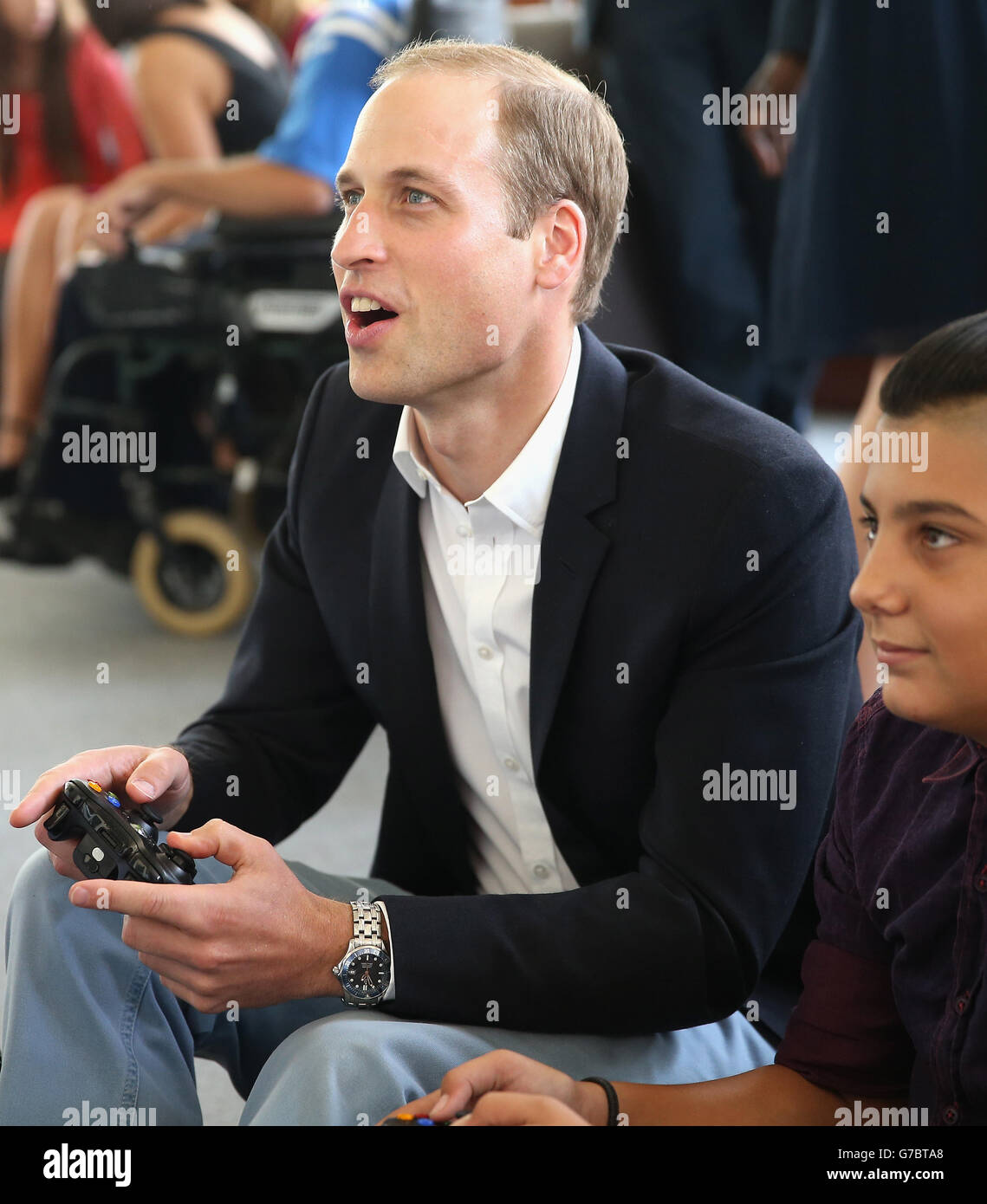 The Duke of Cambridge plays computer games as he visits the Agenzija ...