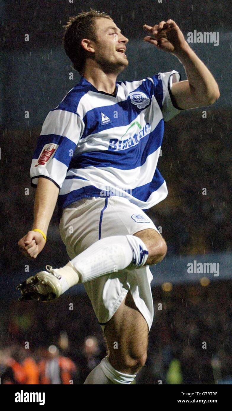 Football action celebrating jamie cureton hi-res stock photography and ...