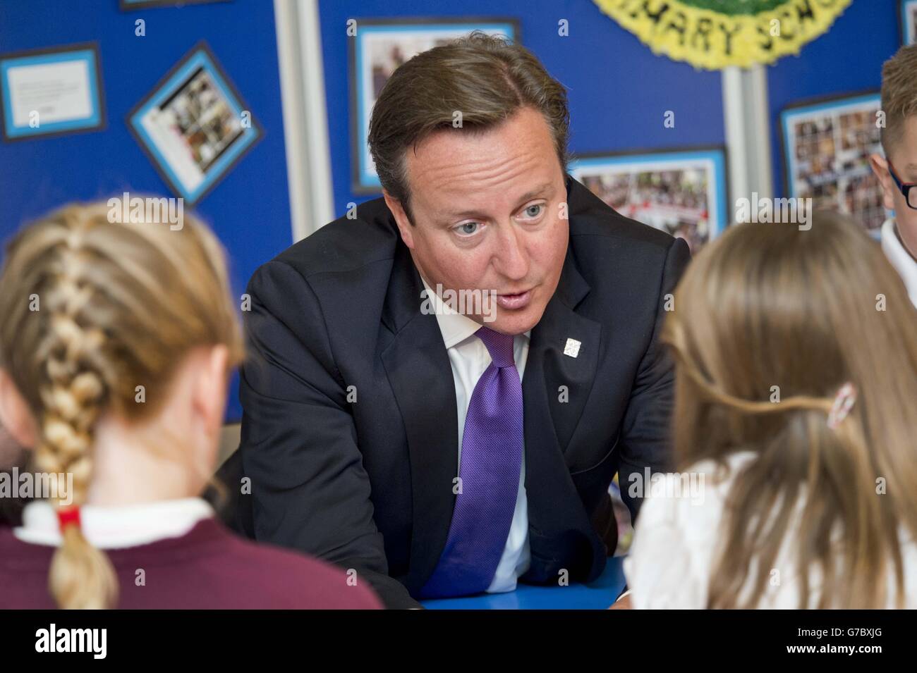 Prime Minister David Cameron meets children at Mount Pleasant Primary ...