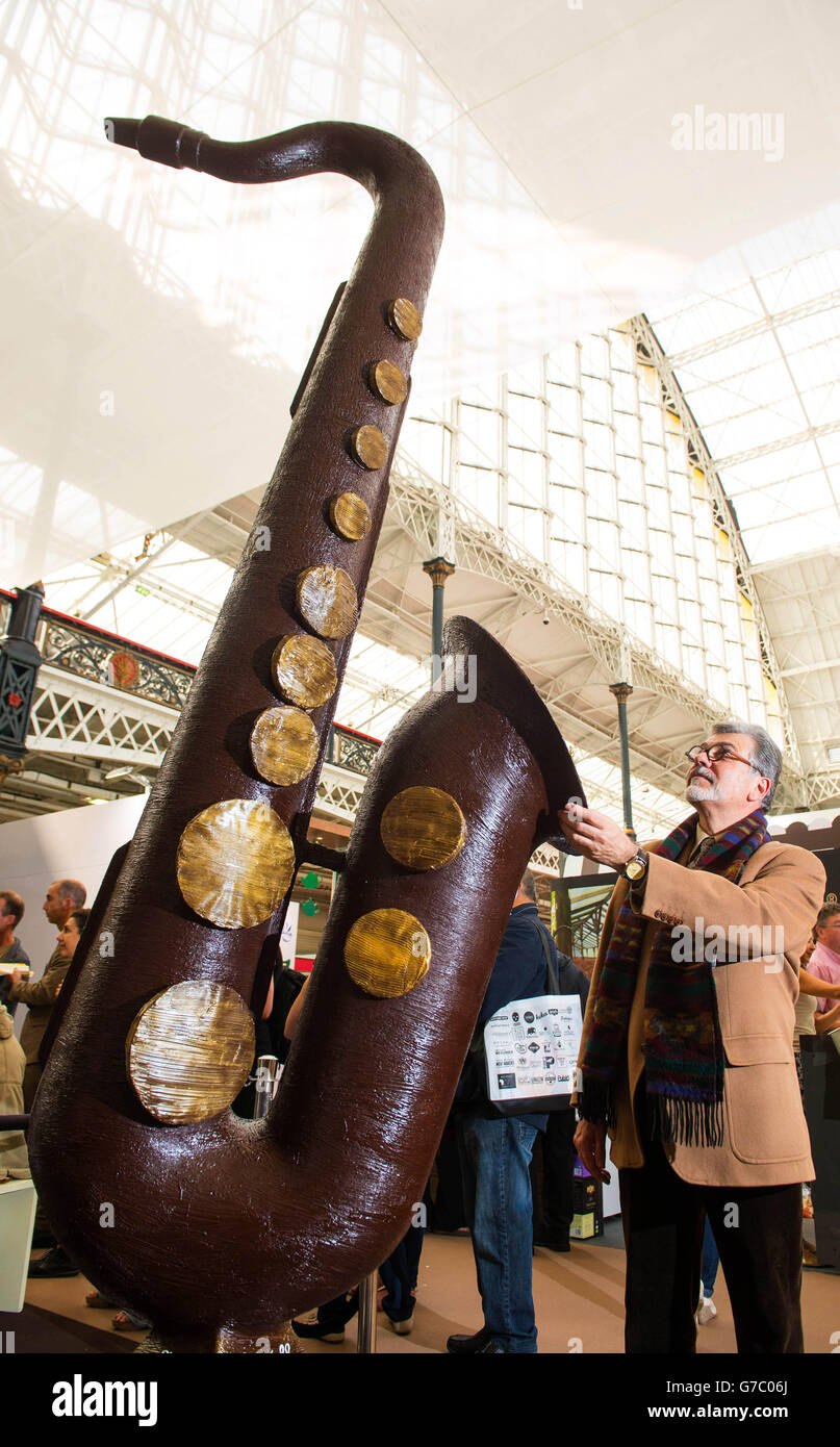 News arts chocolate hi-res stock photography and images - Alamy