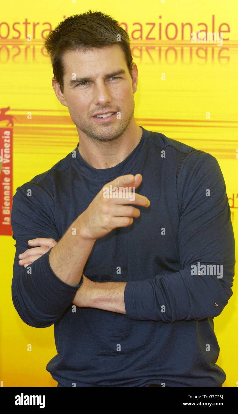 Showbiz film festival cinema celebrity venice2004 actor pointing tom ...