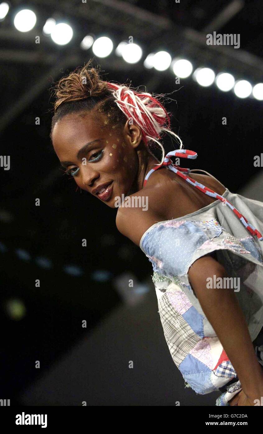 London Fashion Week 2004 Stock Photo - Alamy