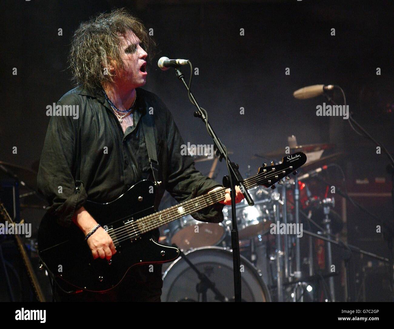Lead singer of the cure hi-res stock photography and images - Alamy