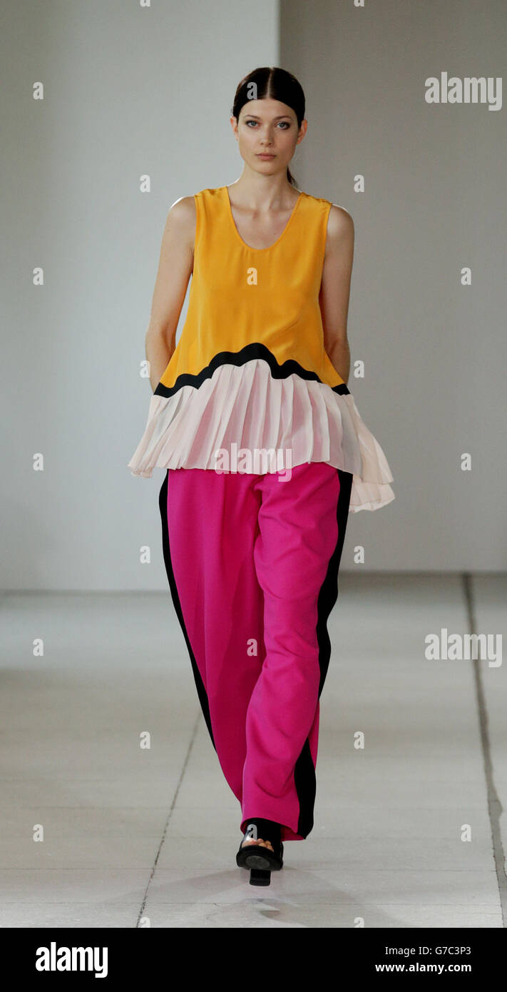 Queen elizabeth fashion week hi-res stock photography and images - Alamy