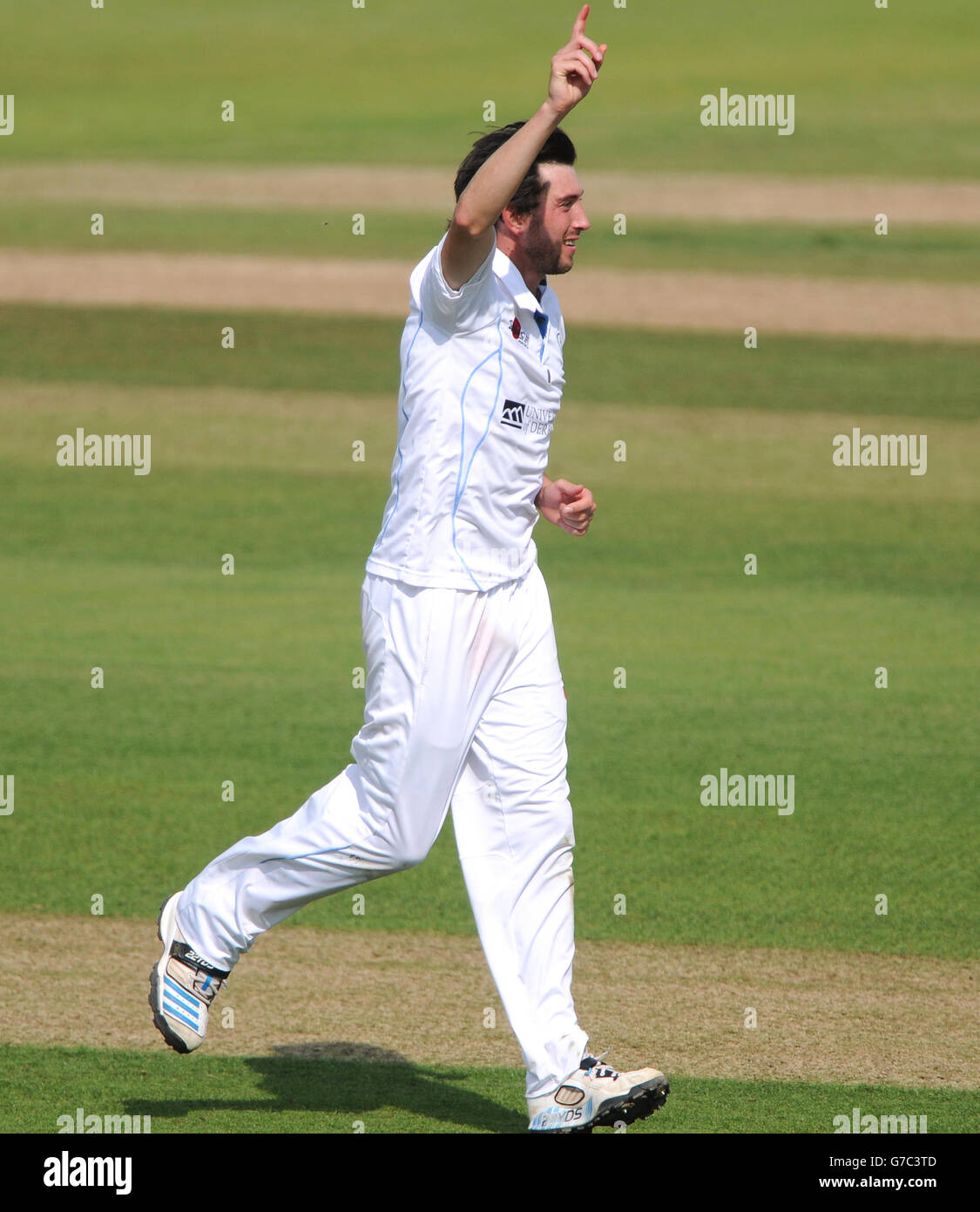 Taking six wickets hi-res stock photography and images - Alamy
