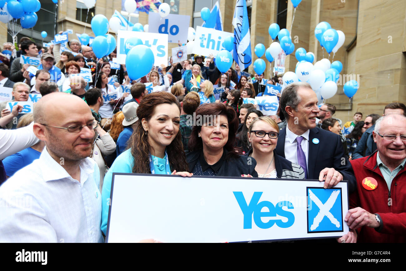 Yes supporters from left tasmina ahamed of yes scotland hi-res stock ...