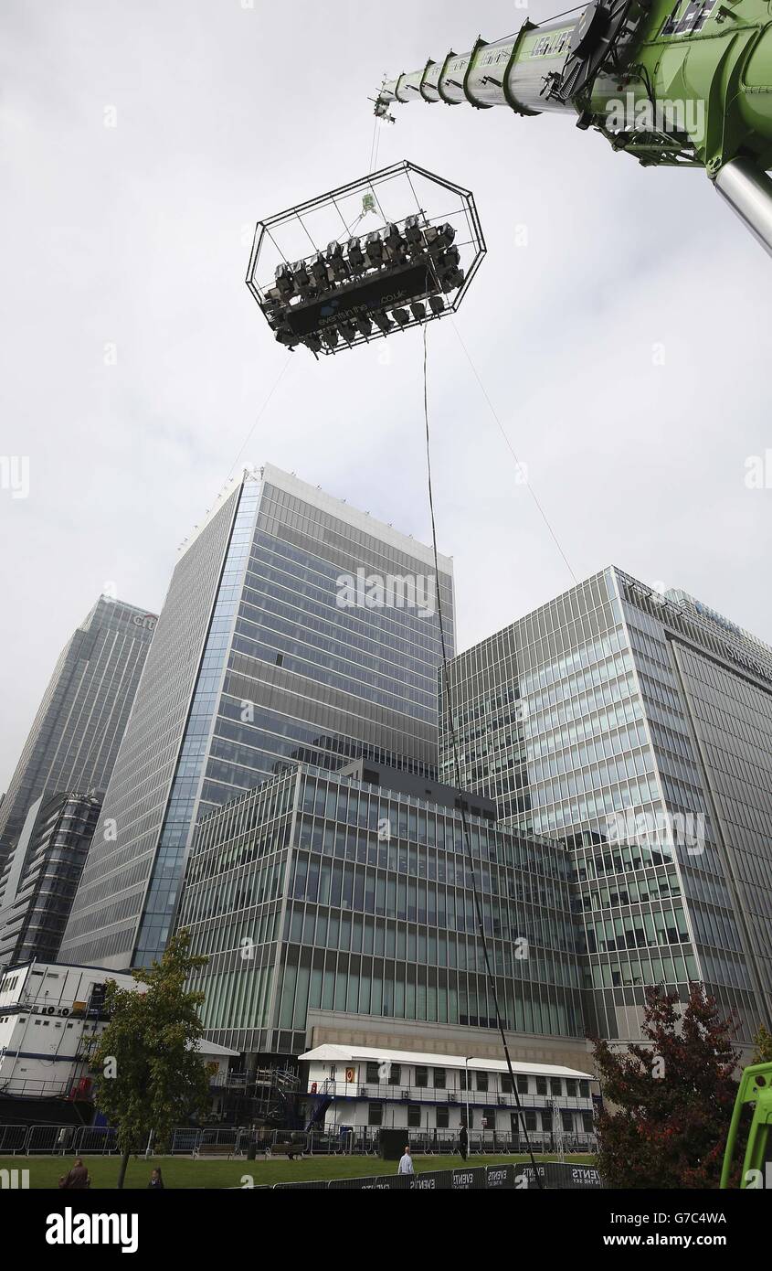 London in the sky floating pop up restaurant hi-res stock photography ...