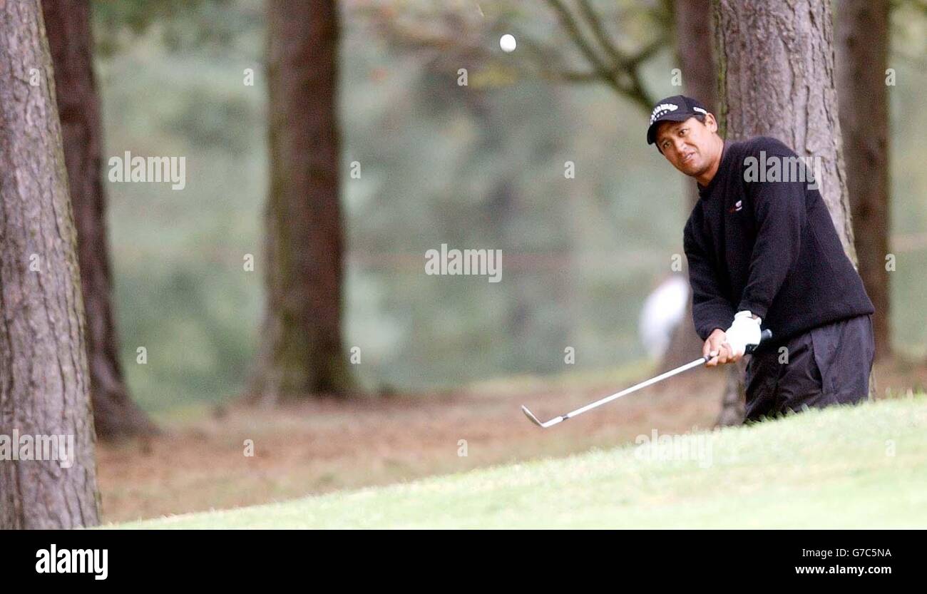 New Zealand's Michael Campbell hits a chip shot onto the 18th green ...