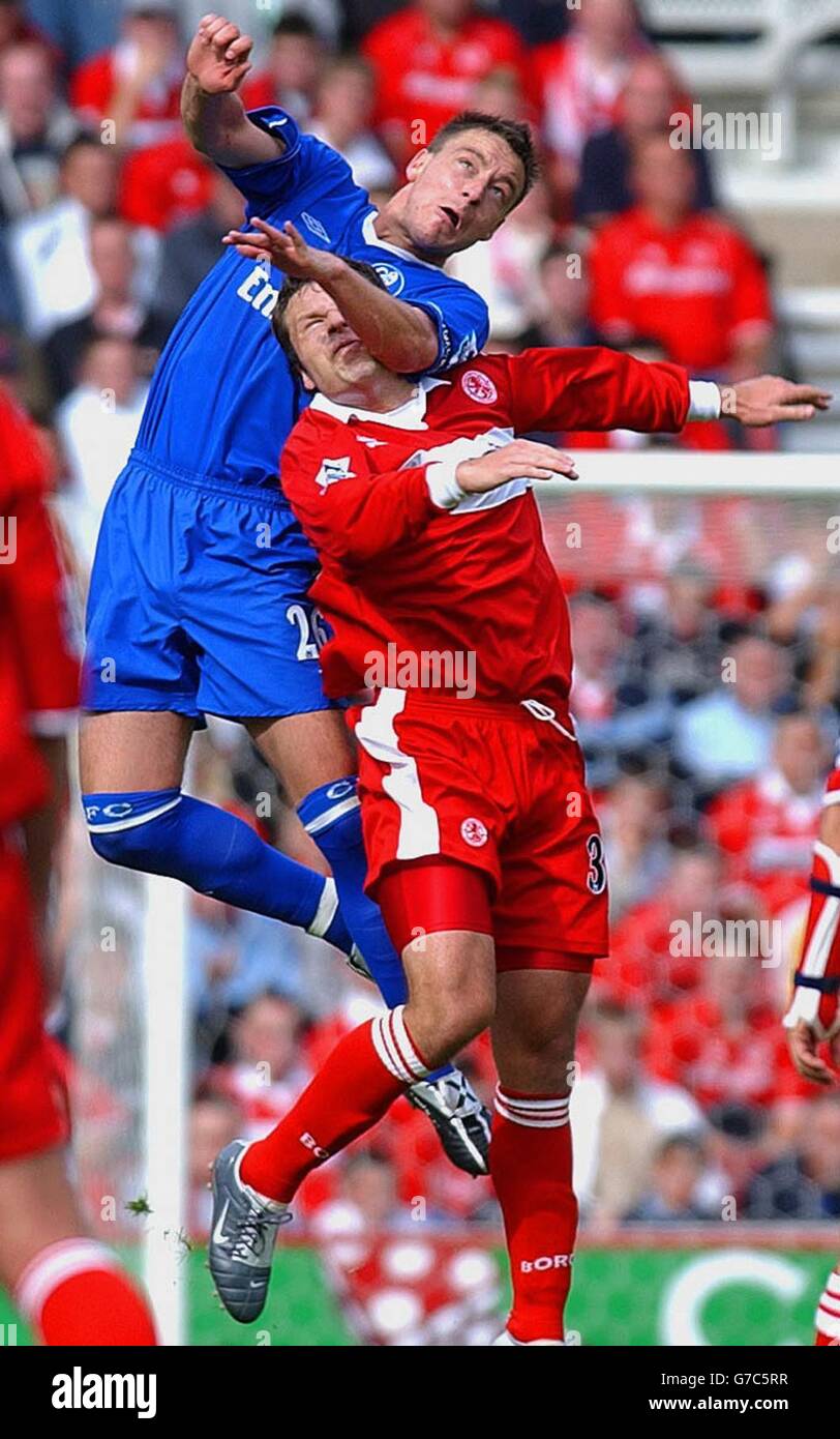Football action mark viduka hi-res stock photography and images - Alamy