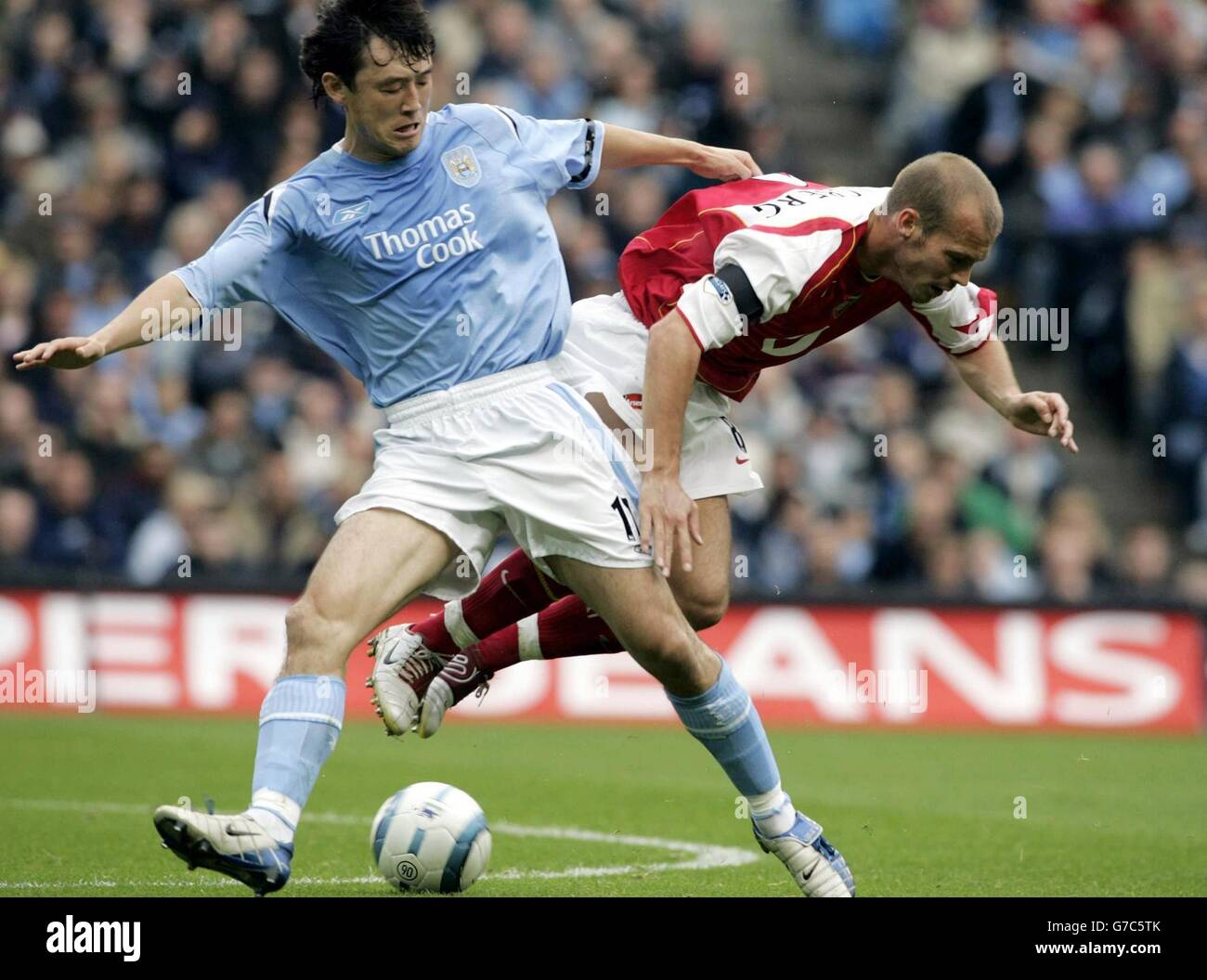 Manchester City's Sun Ji Hi challenges Fredrik Ljunberg of Arsenal (R ...