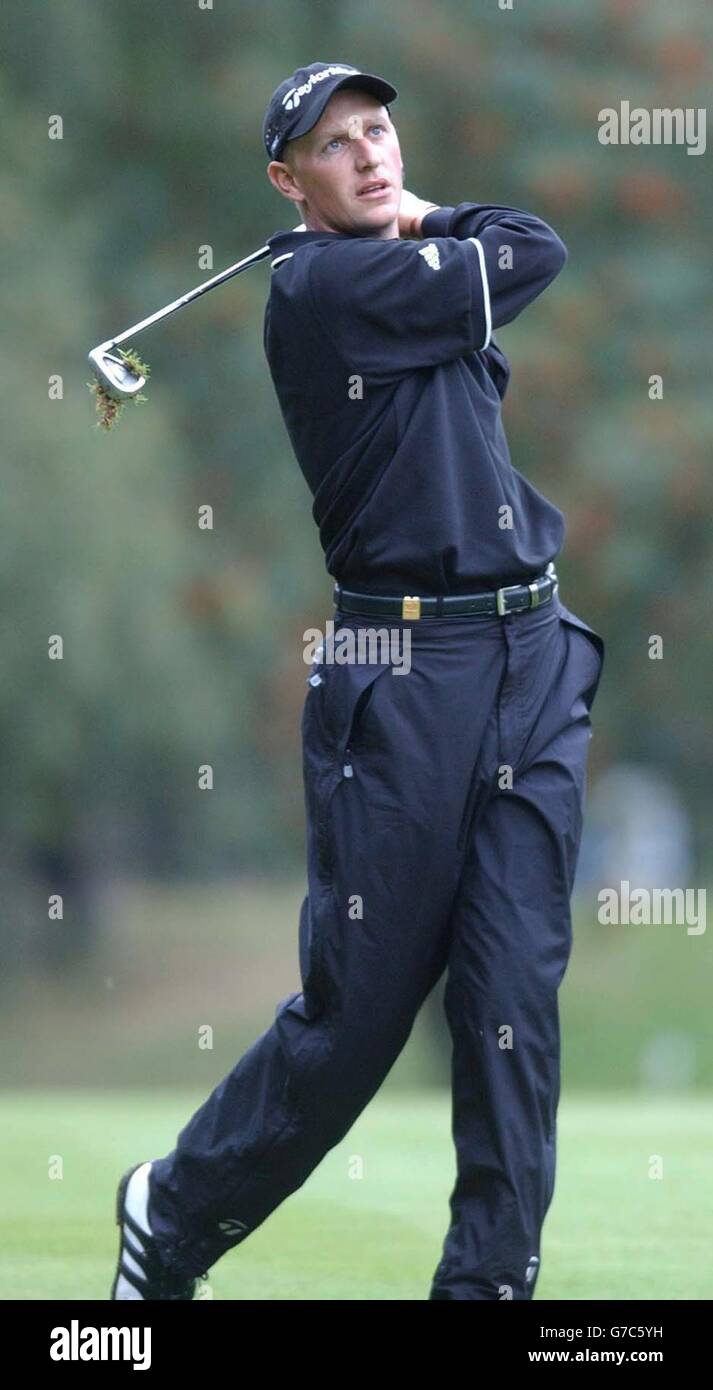 Action sport golf simon wakefield hi-res stock photography and images ...