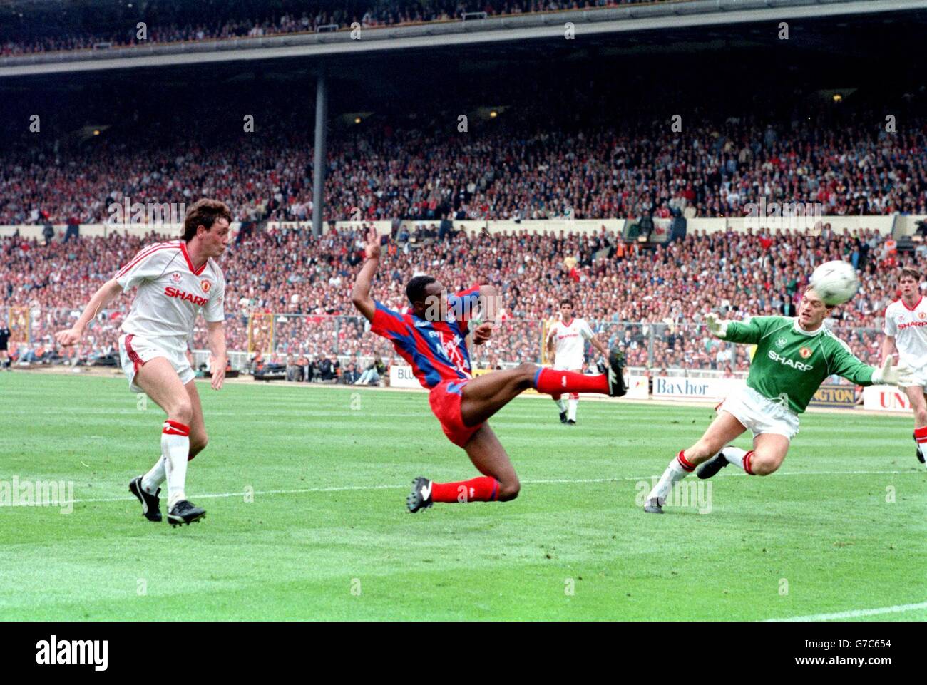 Fa cup final 1990 hi-res stock photography and images - Alamy