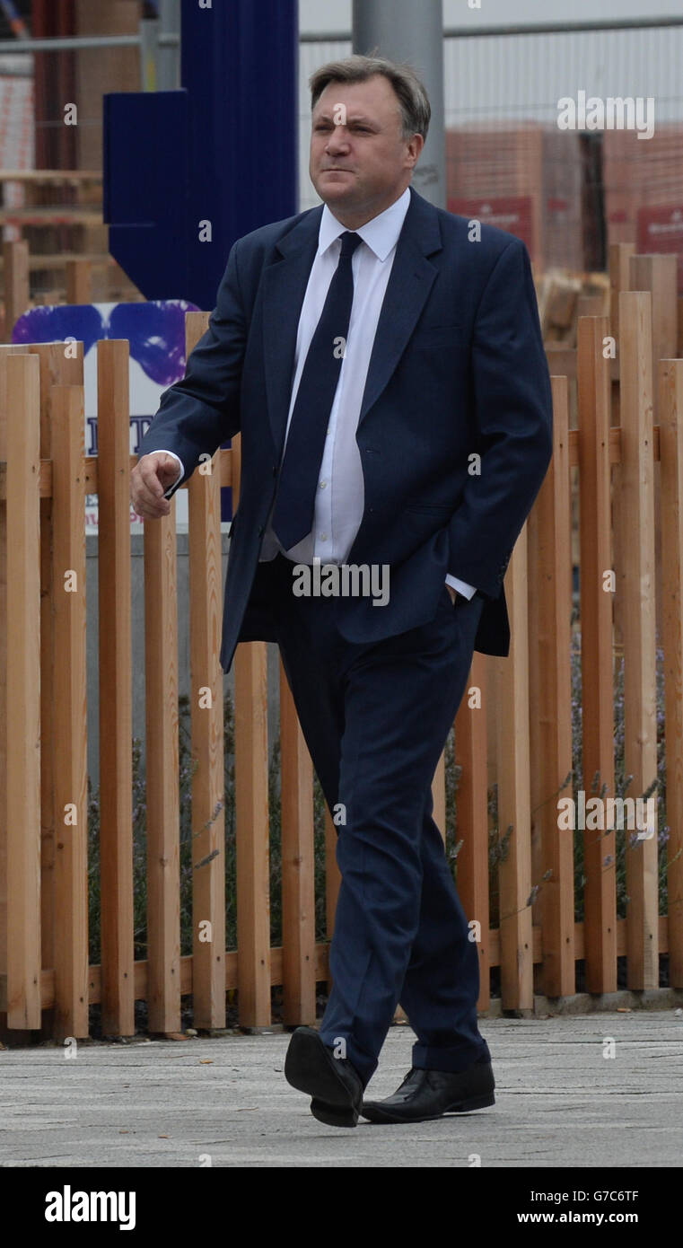 Jim Dobbin funeral Stock Photo - Alamy