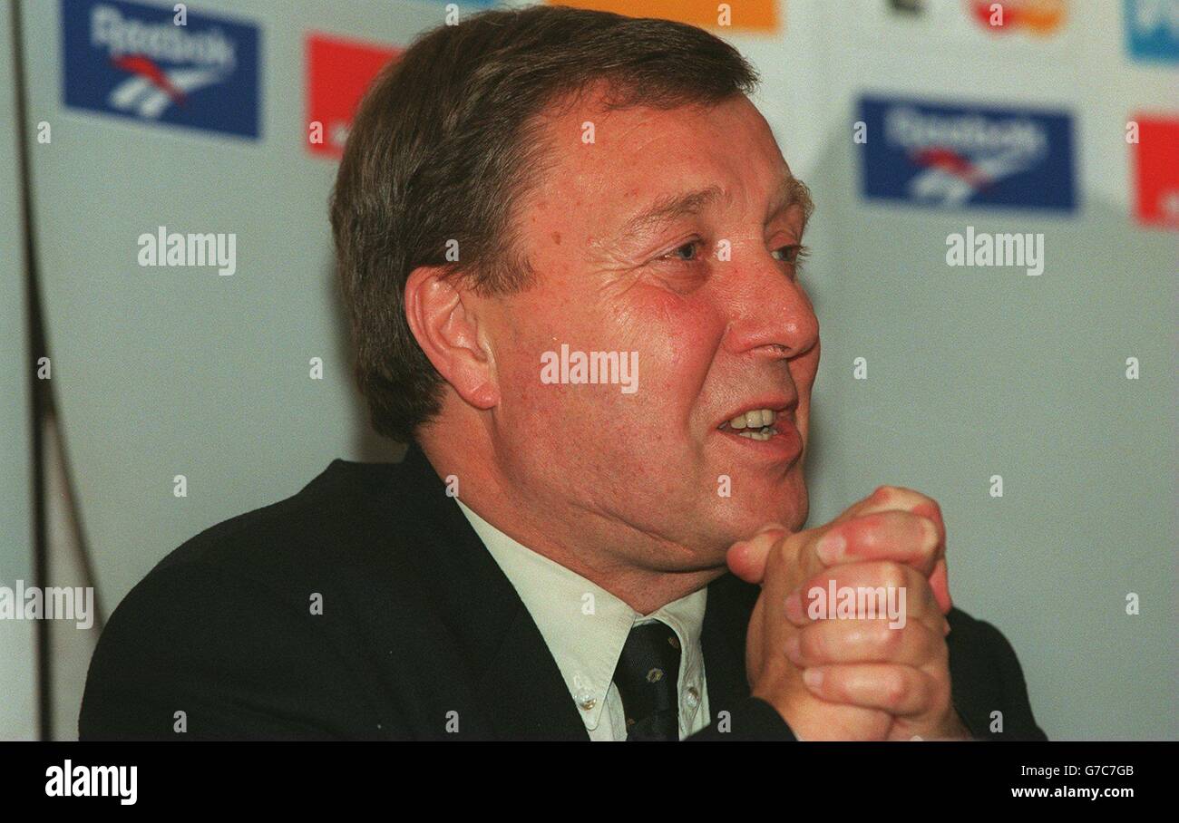 Media manchester united interview hi-res stock photography and images ...