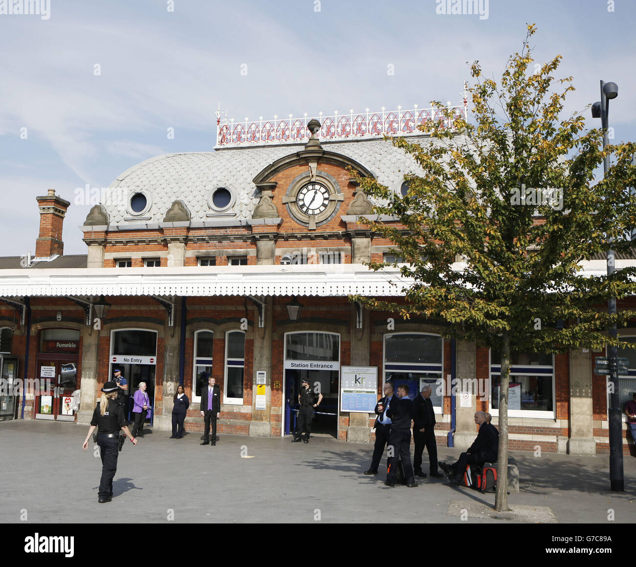 Slough station hi-res stock photography and images - Alamy