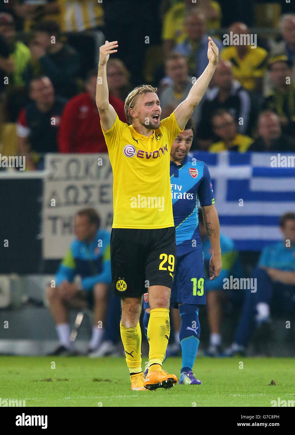 Borussia dortmund v arsenal hi-res stock photography and images - Alamy