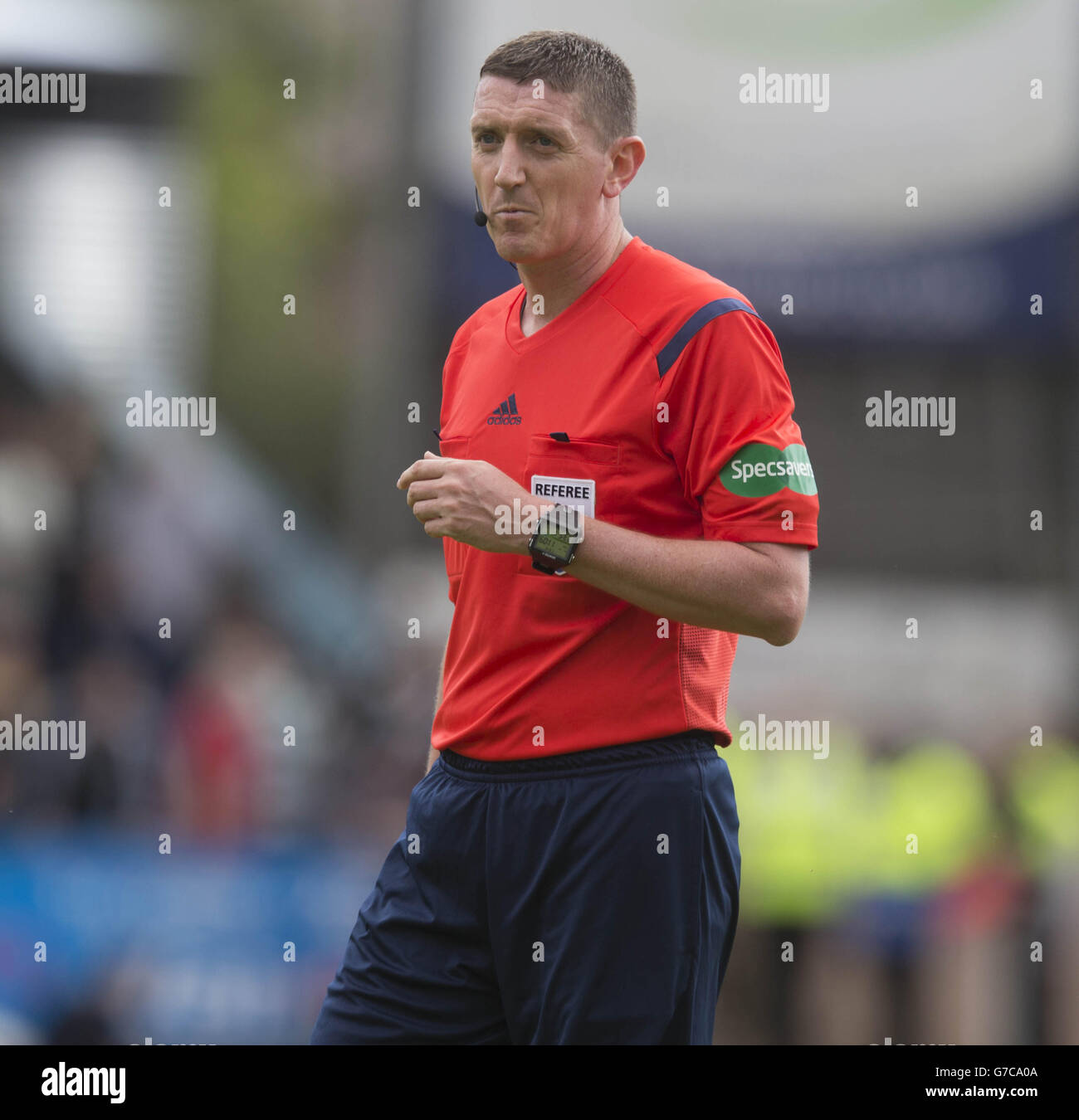 Referee Craig Thomson High Resolution Stock Photography and Images - Alamy
